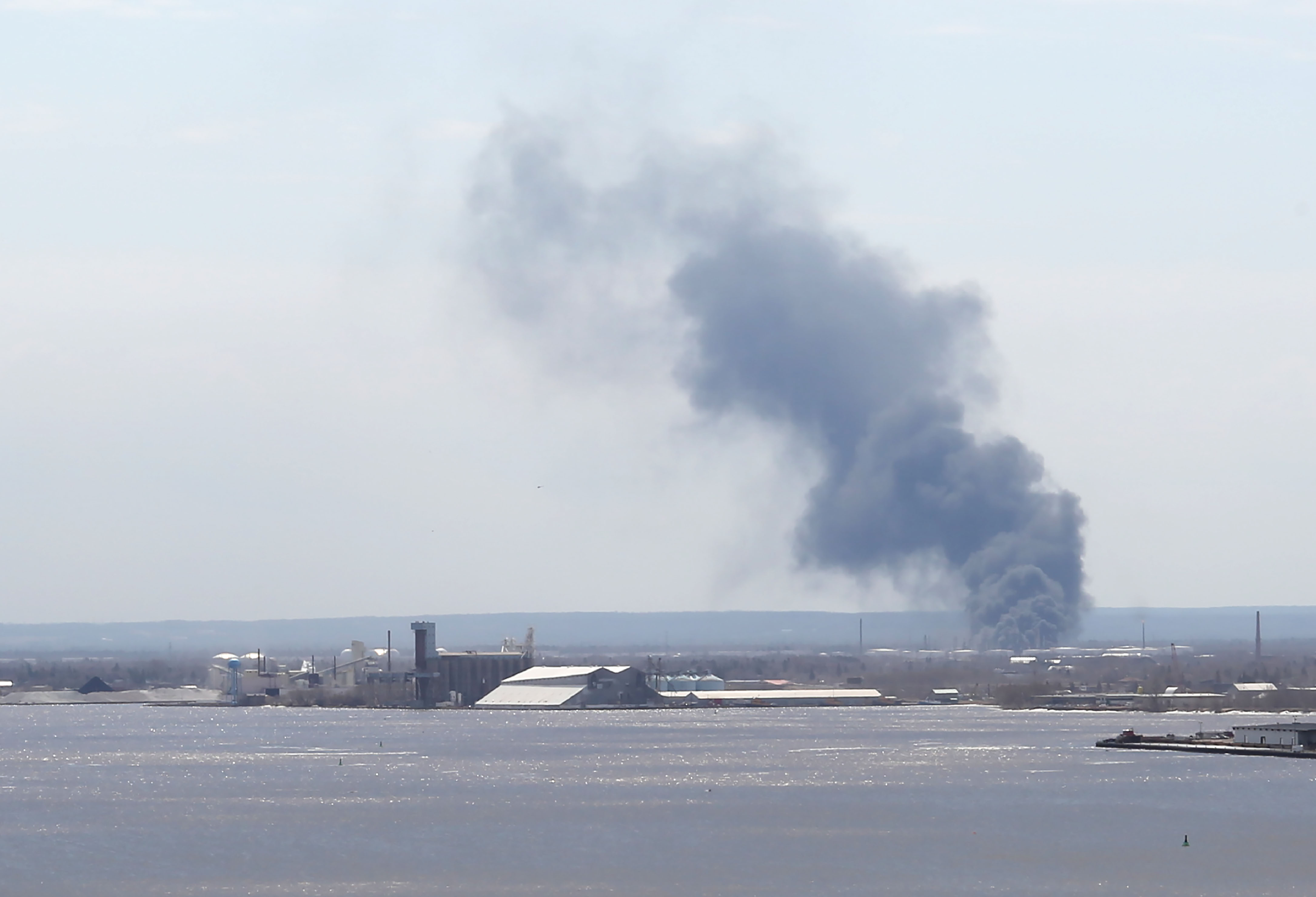 Siliconeer | Multiple injuries in US oil refinery explosion: officials